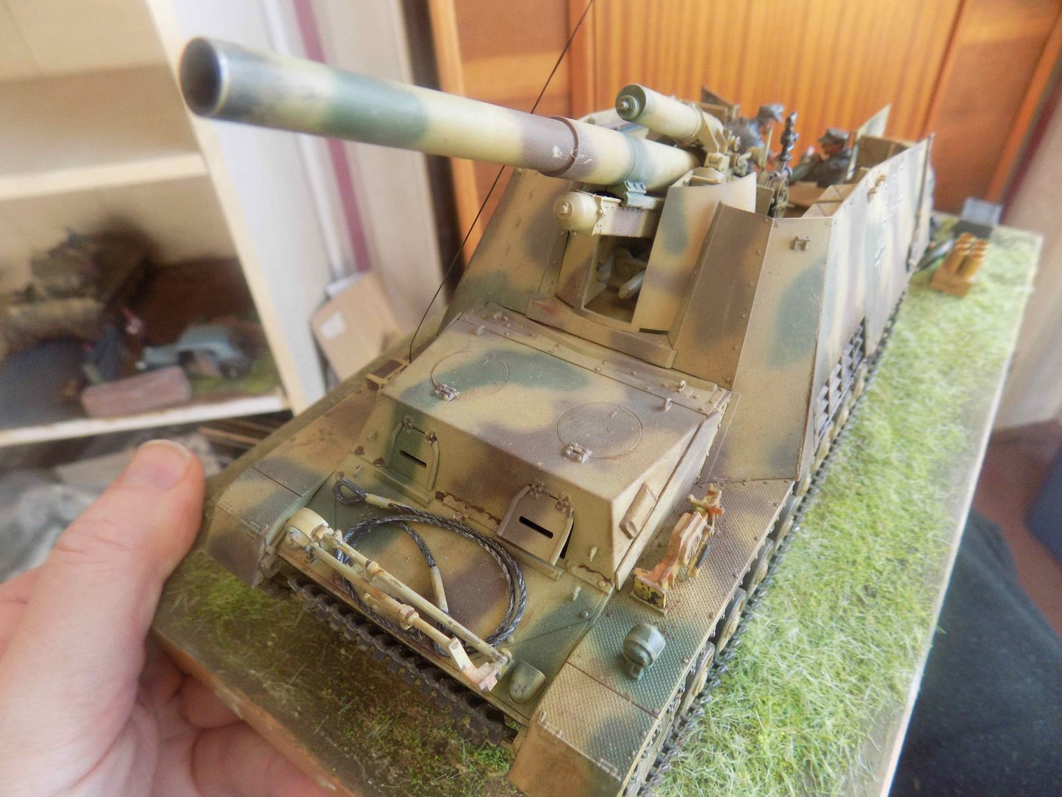Hummel German late production 15cm self-propelled gun – Mike's Models